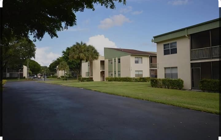 1 Bed 1.5 Bath Cozy And Clean - Coral Springs, FL