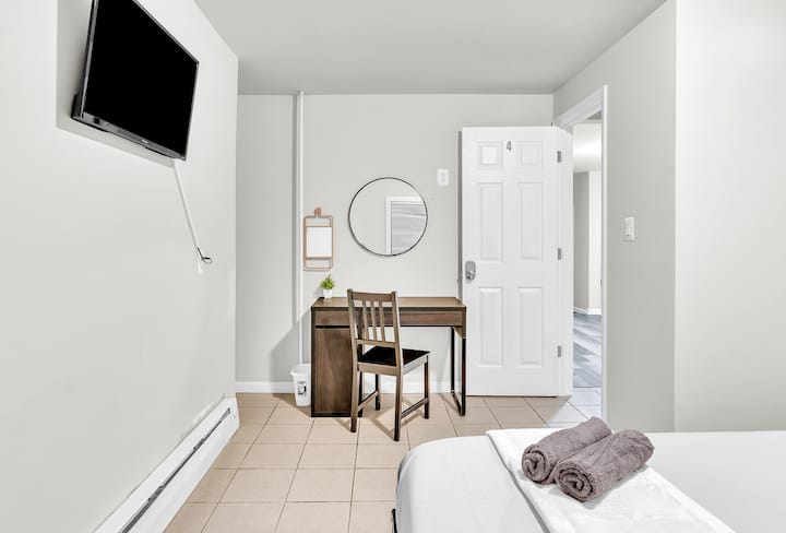 Private Bedroom | Nyc Trains | Buses (D) - Newark, NJ