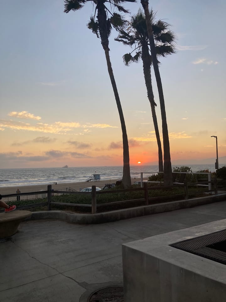 Cozy Coastal Retreat W/priceless Beach Parking! - Manhattan Beach, CA