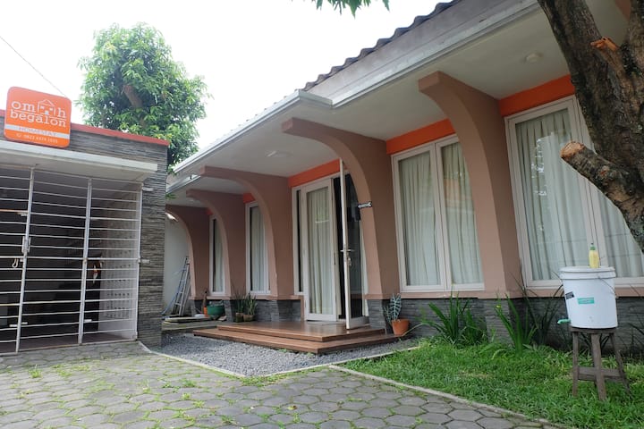 Omah Begalon Homestay - Surakarta