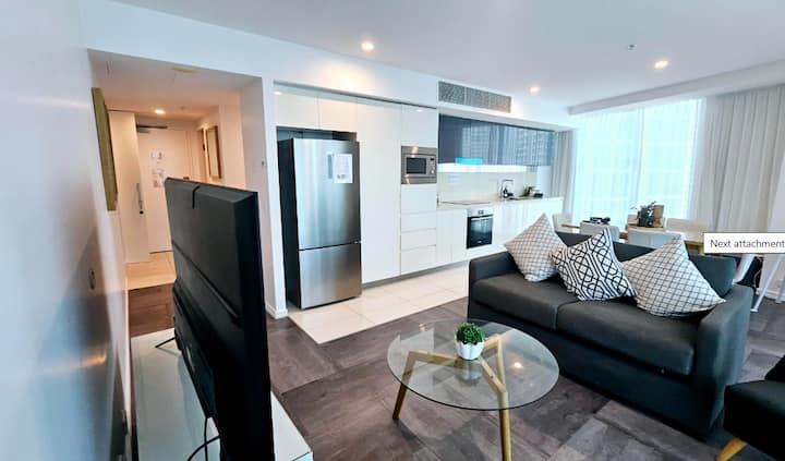 L20 Amazing 2 Bedroom Apt / Beautiful Ocean View - Surfers Paradise