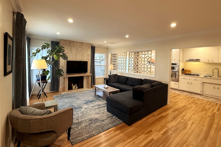 Home In The Heights: 2br Gem Near Beaches & Lax - South Los Angeles - Los Angeles