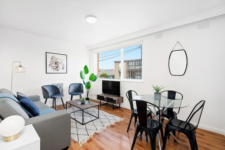 Domi Rentals - The Balaclava Den - Melbourne