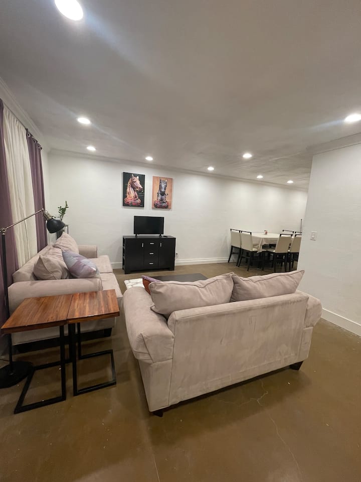 Centrally Located And Feels Like Home! - Phoenix, AZ