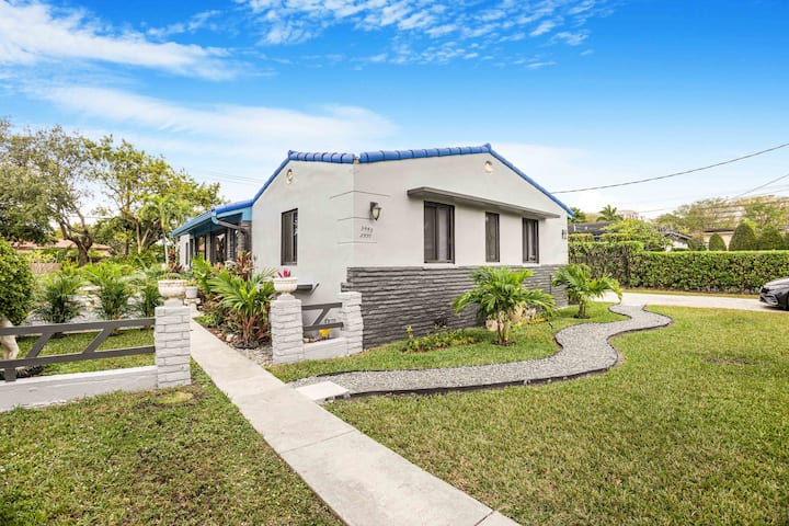 Sunny Casita Grey/steps To Coral Gables - University of Miami, Coral Gables