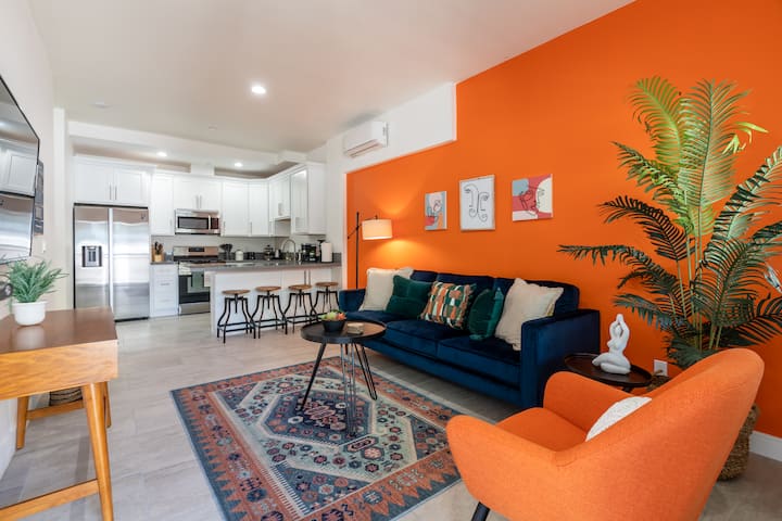 Cozy Stay With Parking - Tustin, CA