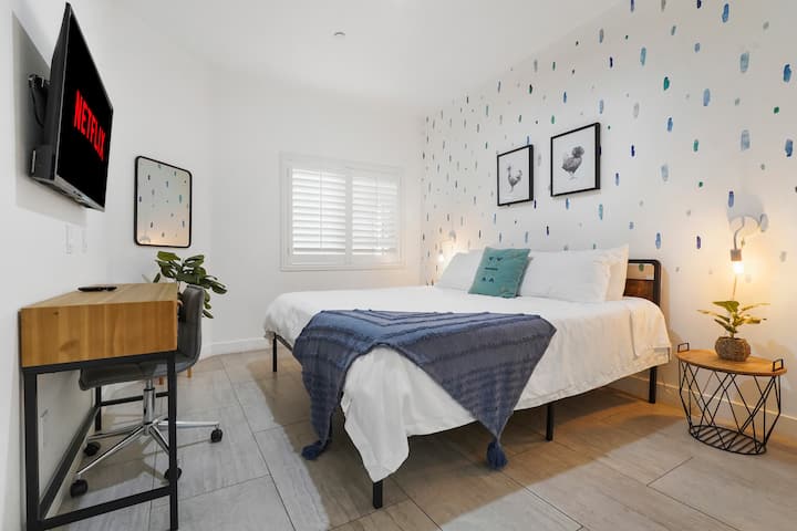 Quiet Retreat - Keyless Condo - Santa Ana, CA