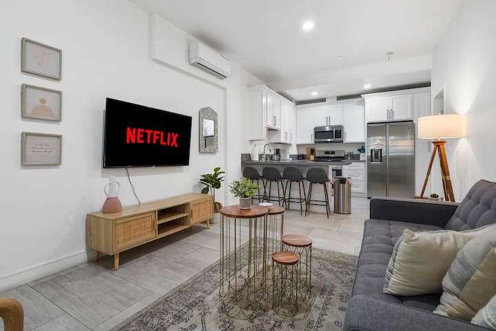 Urban Escapade , Stylish Touch - Tustin, CA