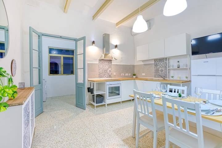 Lilly The Traditional Maltese Townhouse In Sliema - La Valeta