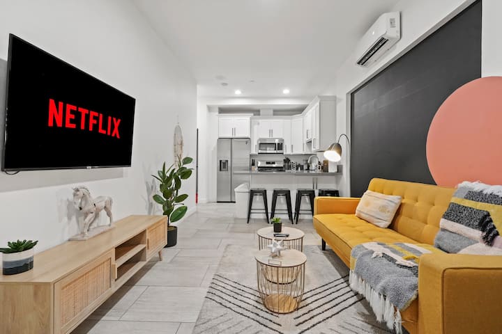 Sleek And Serene Escape - Tustin, CA