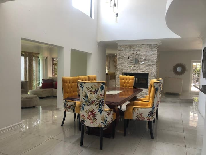 Magnificent House For 4 Couples - Centurion