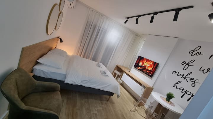 Grove-city Center Apartment With Free Parking - Kragujevac