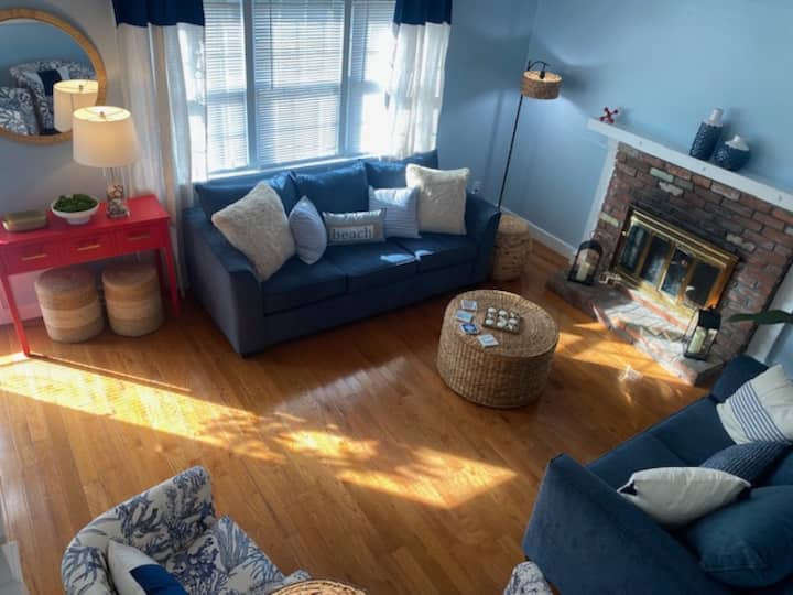 True Cape Cottage - Falmouth, MA
