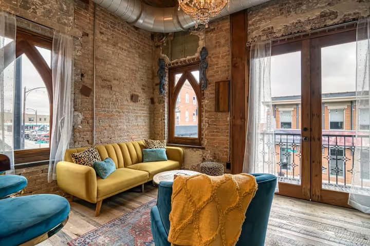 Welcome To Black Palace-b! A Beautiful Downtown Lo - Springfield, MO