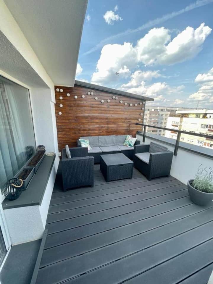 Demure Terrace Apartment - Chitila