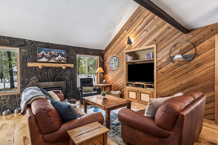New! Modern Cabin W/ Primary Suite, Hot Tub, Sharc - Sunriver, OR