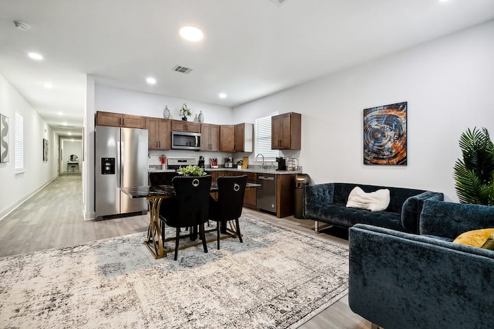 Grand 10-bedroom Oasis In Nola - New Orleans, LA