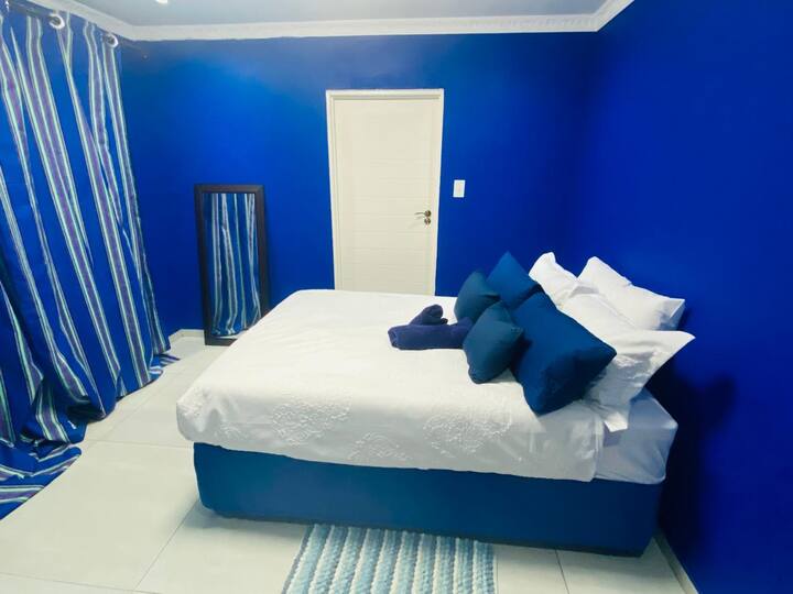 Esunnvalley - Royalty Blue Room - Soweto
