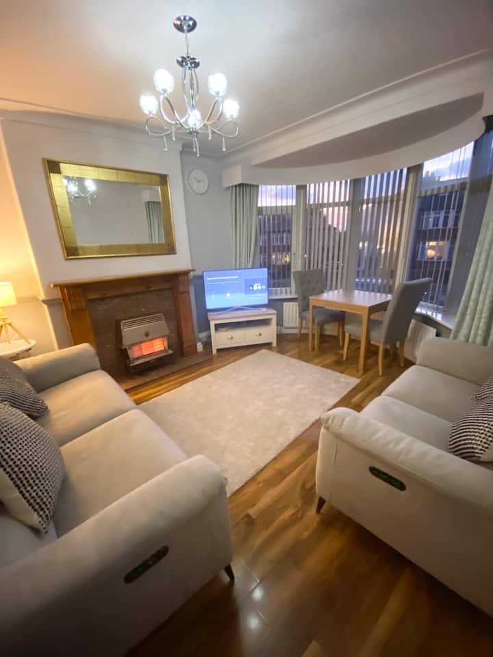 *A Beautiful 3/4 Bedroom House* - 리즈