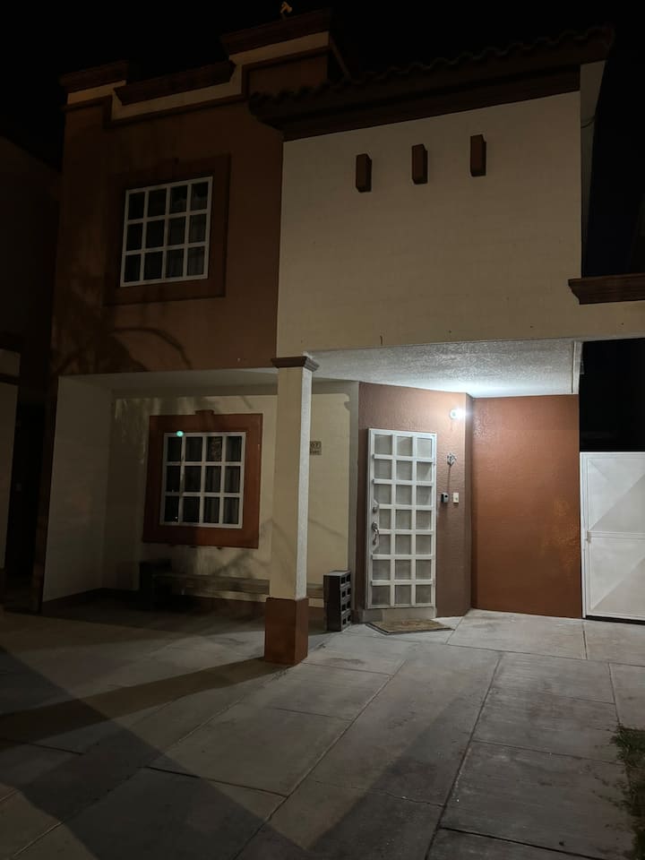 Casa Privada, Frente A Parque, Espaciosa. - Ciudad Juárez
