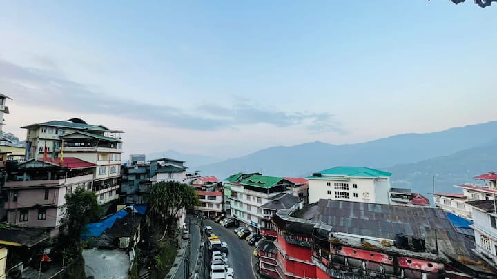 4 Specious Bed Room With Mountain View - Gangtok