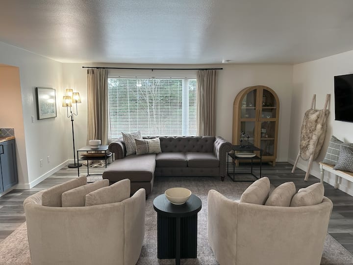 Clean, Beautiful & Comfortable! - Ketchikan, AK