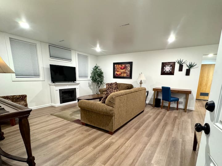 Cozy Up Steps From Starbucks - Billings, MT