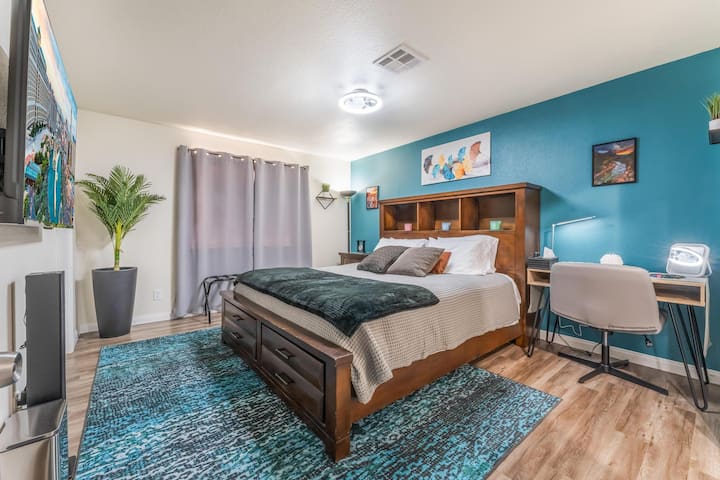 Vegas Condo • 4 Beds • 5 Mins Strip T-mobile Arena - Las Vegas, NV