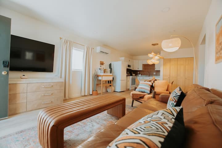 "Terracotta Suite" @ Arnotriplex! Pet Friendly! - Albuquerque, NM