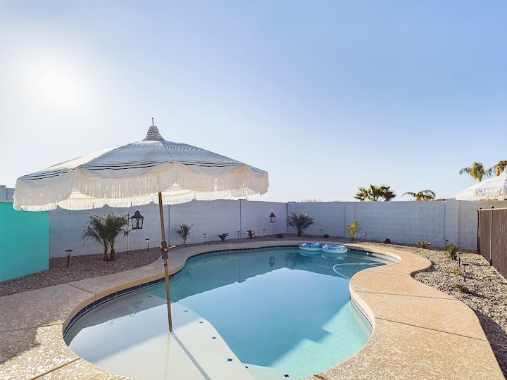 Wowzzza!  Newly Remolded Heated Pool Home - San Tan Valley, AZ