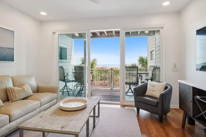 Ocean Front Views With Pool & Restaurant Onsite! - Tybee Island, GA