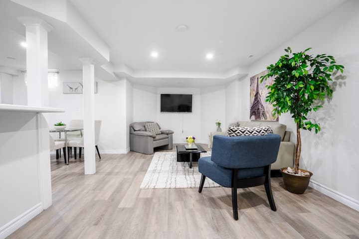 Newly-reno'd Walkout Basement|3beds|desk|parking - Londyn