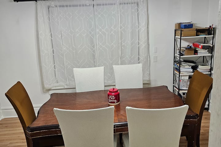 Private Bedroom Near The University Of Akron - Akron, OH