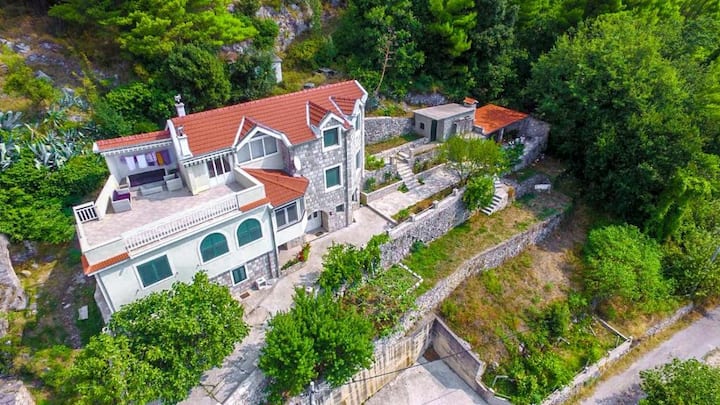 Villa Charlie With Scenic View - Brela