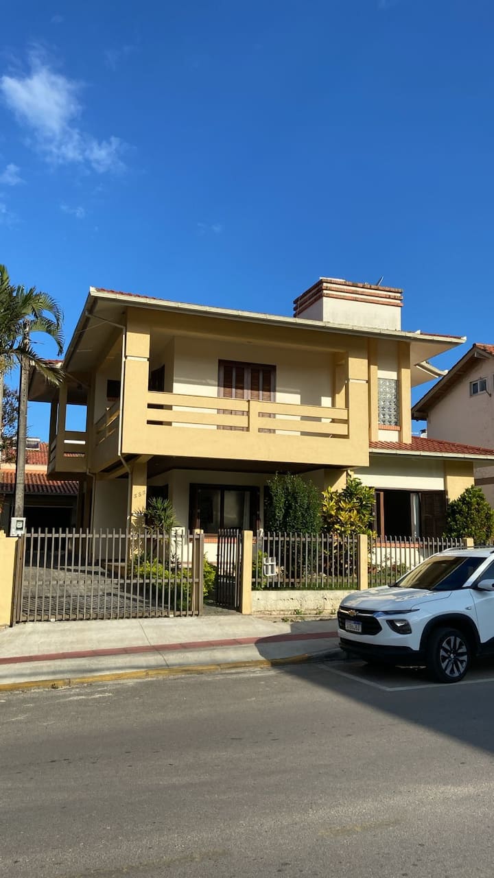Casa No Centro De Garopaba. - Garopaba