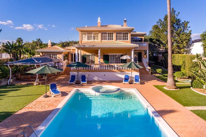 Peaceful Lagos Villa With Large Pool And Hot Tub - Algarve