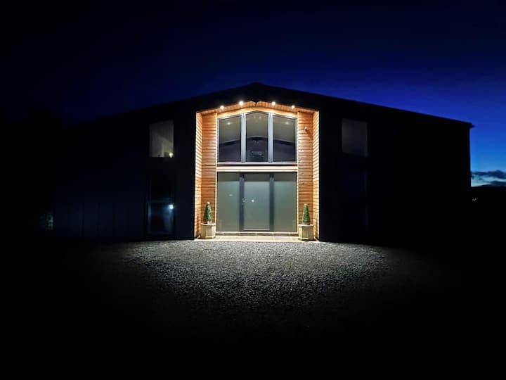 The Tranquil Barn Retreat - With Hot Tub - Haworth