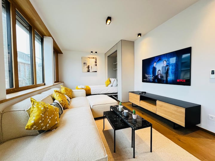 Beautiful One Bedroom W Balcony&parking - Strassen