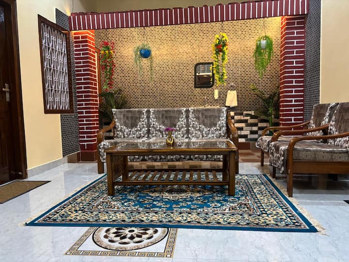 De Castle - Varanasi