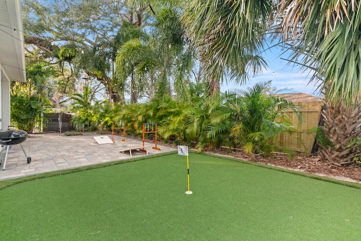 5-min To Zootampa! Spacious 3 Br Home & Mini Golf - Tampa, FL