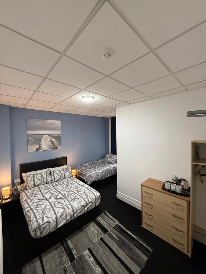 Triple Room | 1 Double & 1 Single Bed - 블랙풀