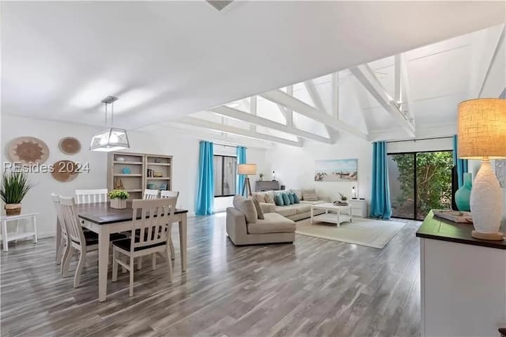 Coastal Cabana-10 Min Walk To Private Beach Access - Hilton Head Island, SC