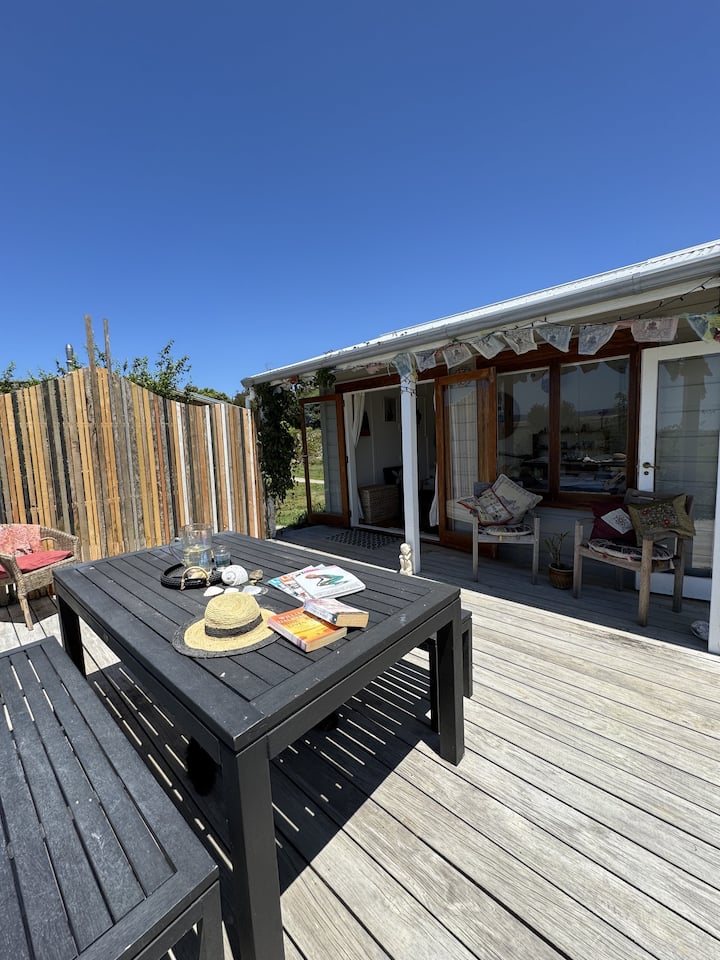 Happy Hut - Awaken To The Sunrise Over The Ocean! - Waipu