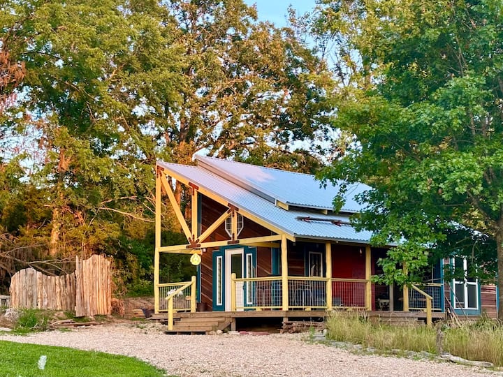 Peaceful Ozarks Mockingbird House Retreat - Eureka Springs, AR