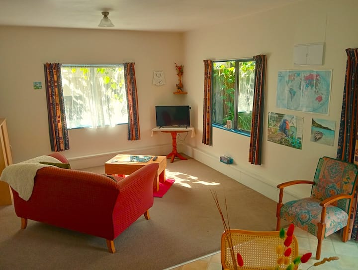 Cosy Bungalow By The Beach - Bay of Plenty
