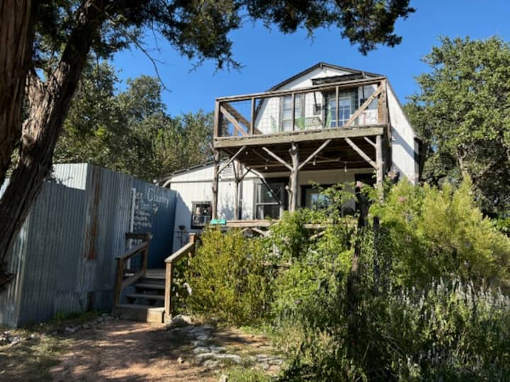 The Cactus Flower Cottage, Wimberley Farm Cottage - Wimberley, TX