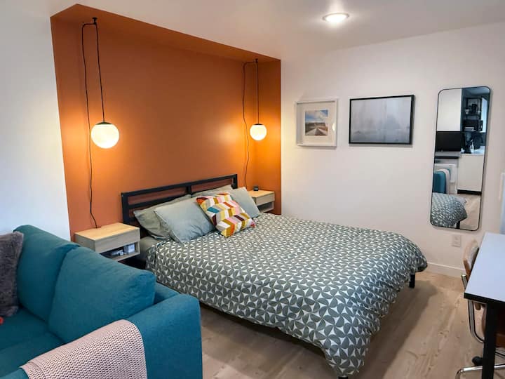 Green Bee Suite - A Cozy, Luxury Studio Apartment - Seattle