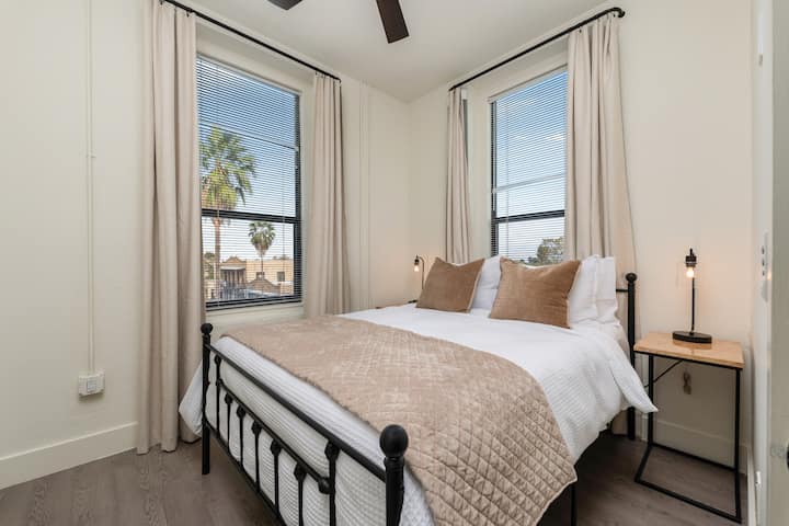 Historic Downtown Loft-walk To Restaurants & Shops - Brownsville, TX