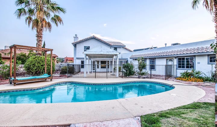 West Ep Poolside Mountain Views - Franklin Mountains State Park, El Paso