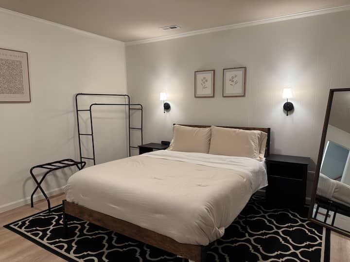 Spacious Room W/ Lounge Area - Raleigh, NC